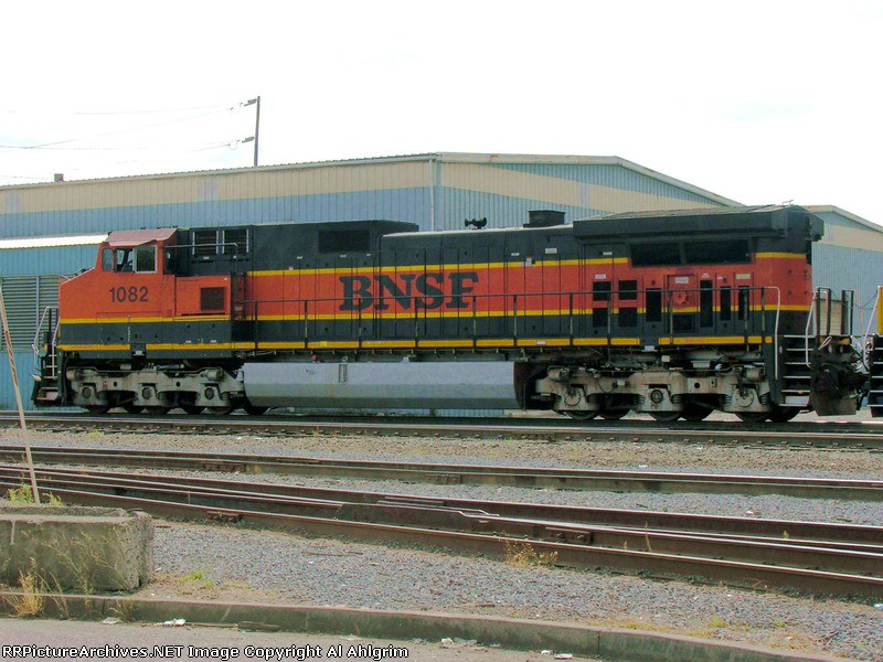 BNSF 1082